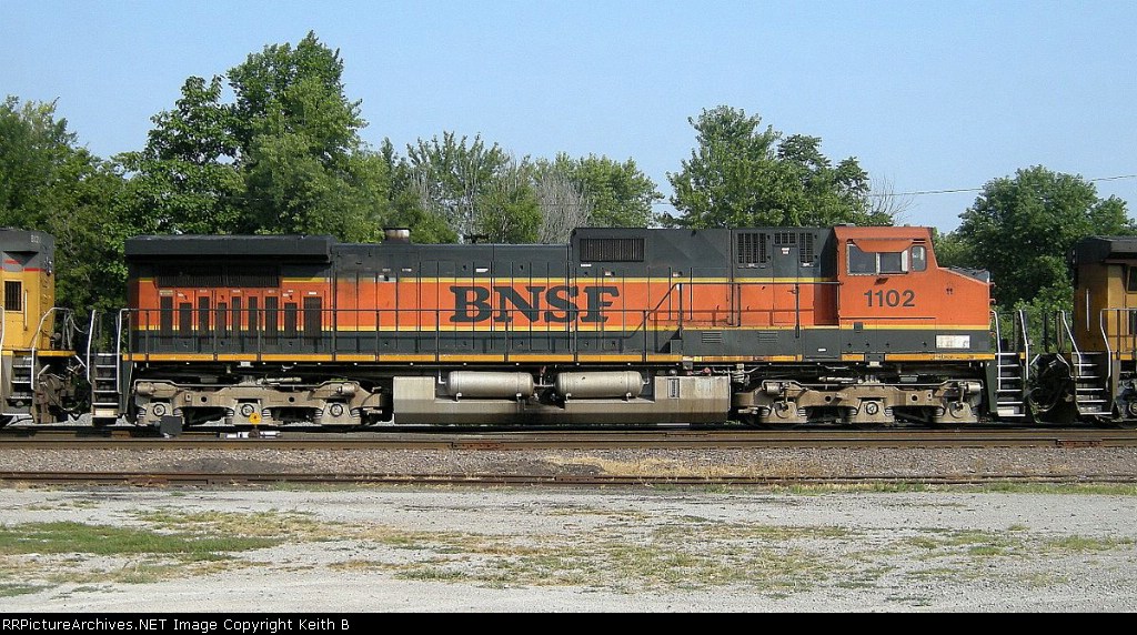 BNSF 1102
